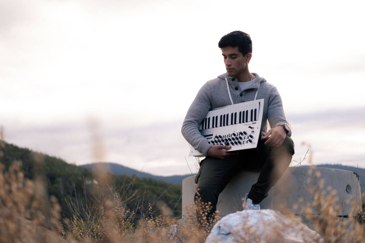 RO1 shares new single A Visitant feat. Victor Borba - The Progspace