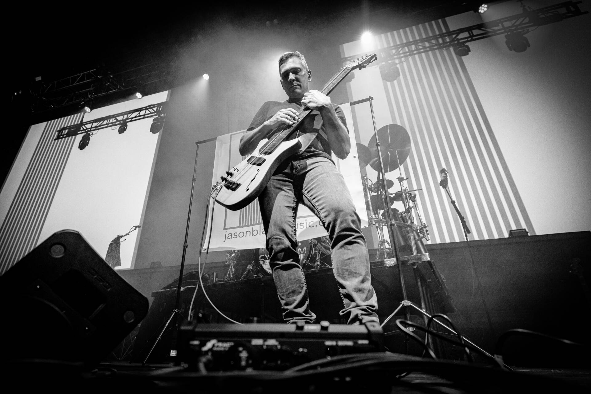 Warr-Guitarist Jason Blake premieres A Certain Balance - The Progspace